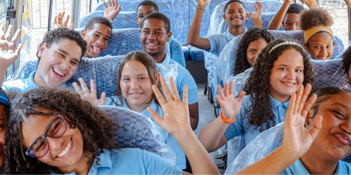 Transporte Estudiantil (TRAE) llega a Samaná con 43 autobuses ...